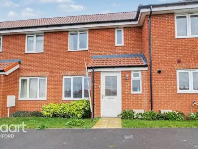 Cheap 2 BA 3 bedroom terraced house for rent in Central Boulev.