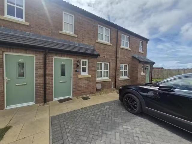 For Rent! 2 BA 3 bedroom terraced house for rent in Clyde Way.
