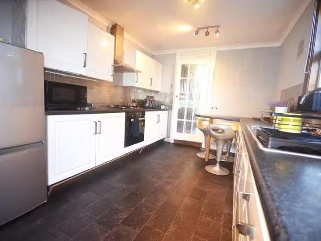 For Rent! 2 BA 3 bedroom terraced house for rent in Ilford, IG2