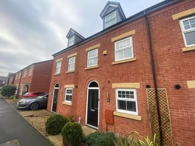 Rental! 2 BA 3 bedroom town house for rent in Western Way, Win.
