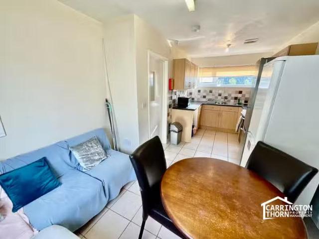 Cheap 2 BA 1 bedroom end of terrace house for rent in Cross Fa.
