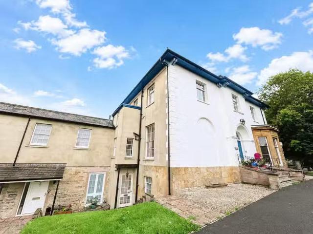 Unique 2 BA 1 bedroom terraced house for rent in Penn Hill, Ye.