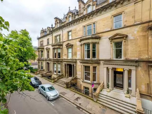 Nice 2 BA 2 bedroom apartment for rent in Devonshire Terrace.