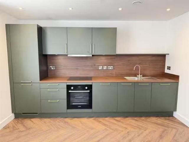 Nice 2 BA 2 bedroom apartment for rent in Fountain Court, Stee.