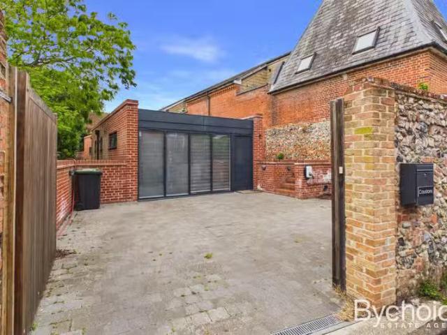 Nice 2 BA 2 bedroom detached bungalow for rent in Bolton Stree.