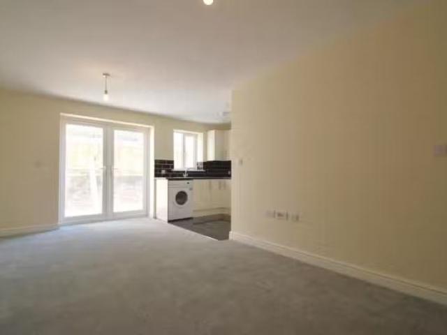 Rental! 2 BA 2 bedroom flat for rent in Bryn Pinwydden, Pentwy.