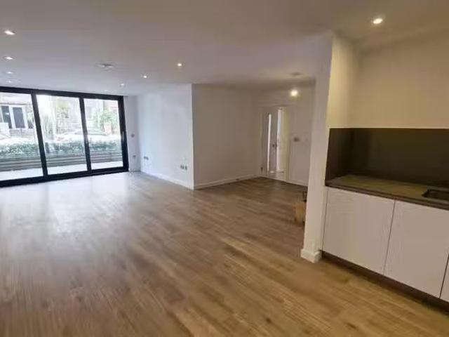 Deal! 2 BA 2 bedroom flat for rent in Dane Road, Margate, CT9