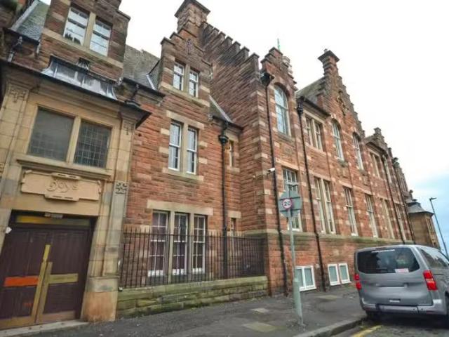 Rental! 2 BA 2 bedroom flat for rent in Drummond Street, Centr.