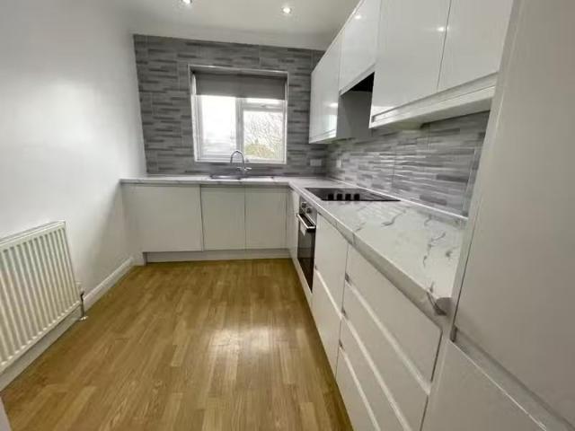 Just in! 2 BA 2 bedroom flat for rent in Holyrood Road, Barnet.