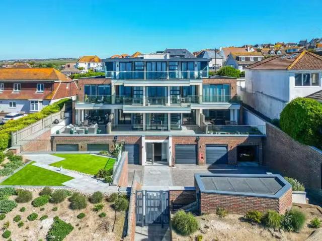 Nice 2 BA 2 bedroom flat for rent in Marine Drive, Rottingdean.