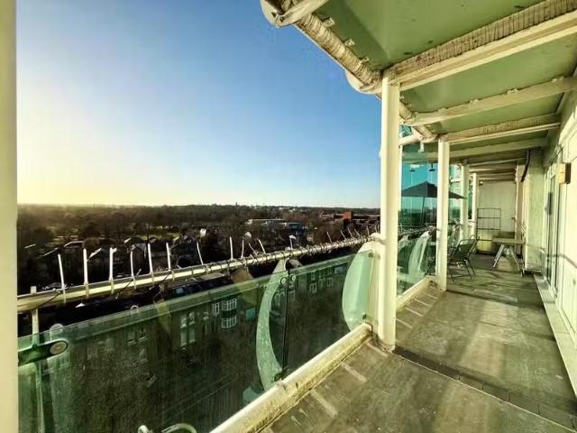 Deal! 2 BA 2 bedroom flat for rent in Sydney Road, ENFIELD, EN2