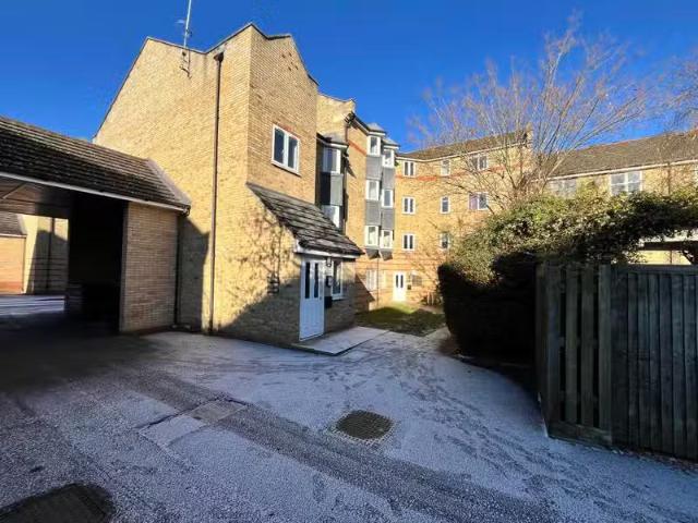 Just in! 2 BA 2 bedroom flat for rent in Parkinson Drive, Chel.