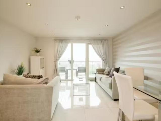 New 2 BA 2 bedroom flat for rent in Roma, Victoria Wharf, Watk.