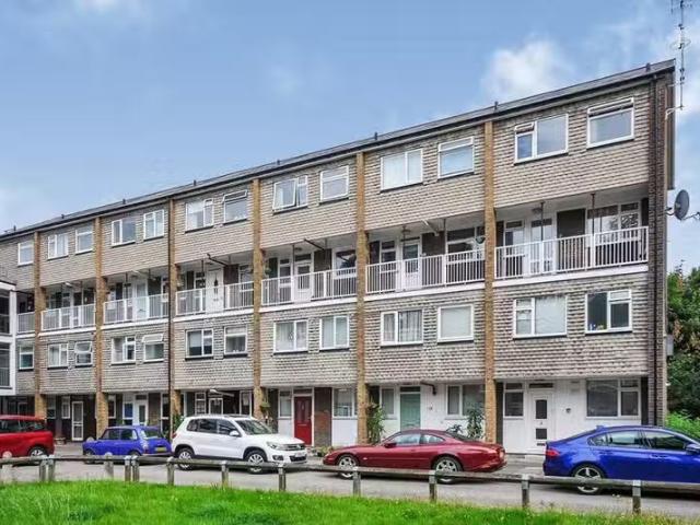 Nice 2 BA 2 bedroom flat for rent in River Park Gardens, Broml.