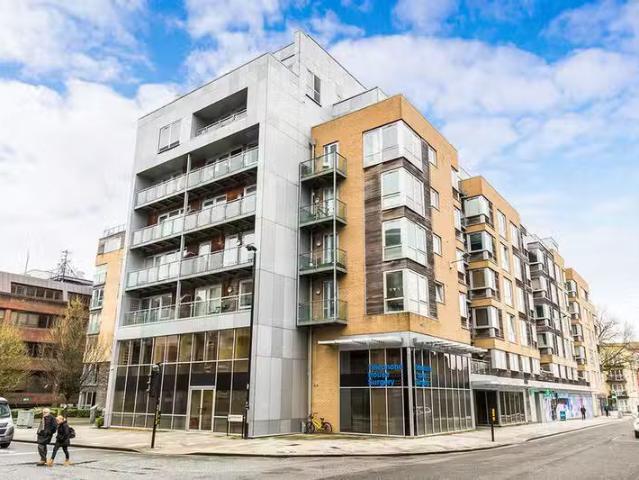 Nice 2 BA 2 bedroom Flat to rent, High Street, Southampton, SO.