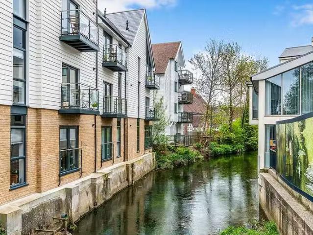 Deal! 2 BA 2 bedroom Flat to rent, Stour Street, Canterbury, C.
