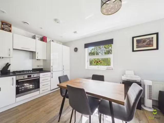 Nice 2 BA 2 bedroom penthouse for rent in 34 Weir Road, Bexley.