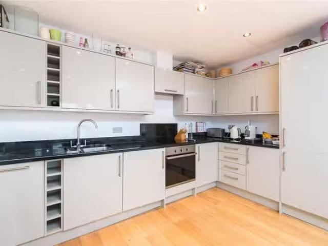 Just in! 2 BA 2 bedroom property to let in 12 Uxbridge Road, K.