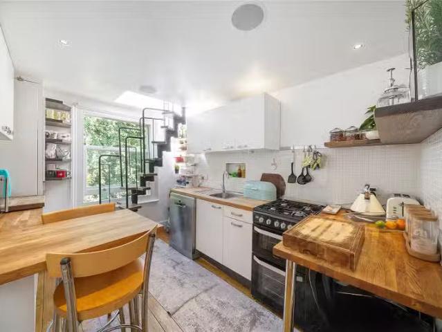 For Rent! 2 BA 2 bedroom property to let in Medora Road, Londo.