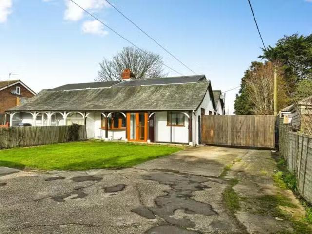 Charming 2 BA 2 bedroom semi detached bungalow for rent in Gre.