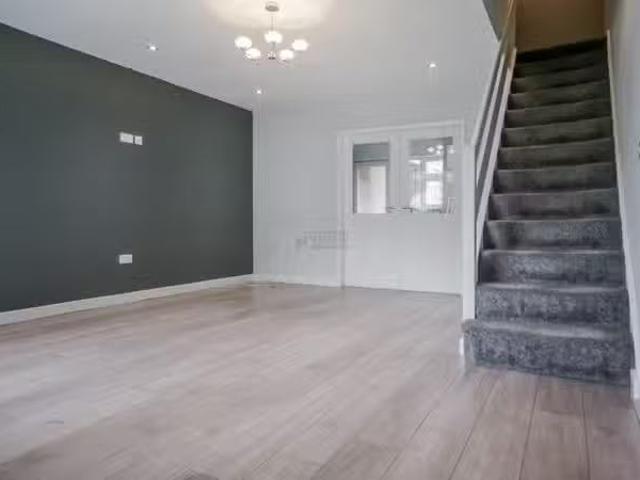 Nice 2 BA 2 bedroom terraced house for rent in Hazelwell Cresc.