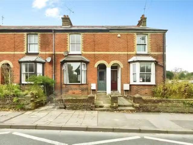 Unique 2 BA 4 bedroom Mid Terrace House to rent, St. Stephens.