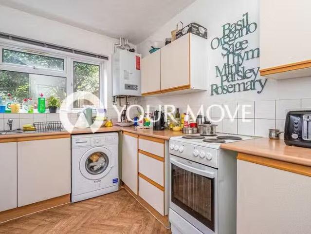 Just in! 2 BA 4 bedroom Mid Terrace House to rent, Woodside Ro.