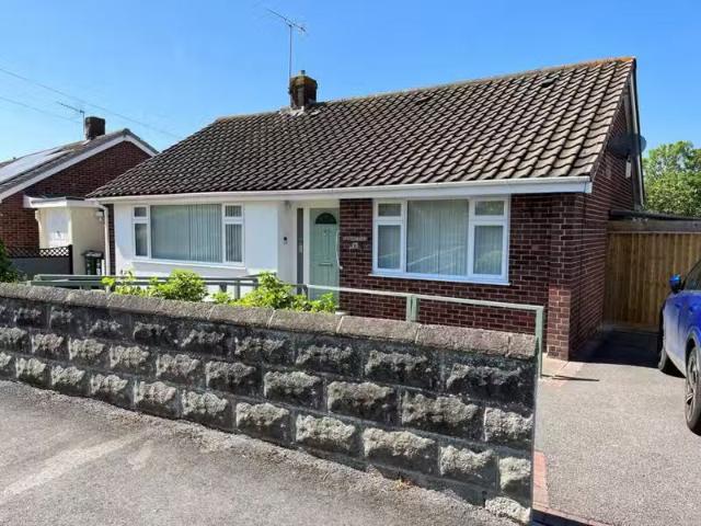 Nice 2 BA 4 bedroom bungalow for rent in Silverlow Road, Nails.