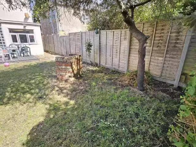 Deal! 2 BA 4 bedroom detached house for rent in Columbia Road.
