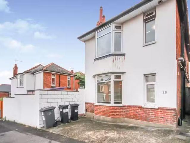 Nice 2 BA 4 bedroom detached house for rent in Frampton Road.