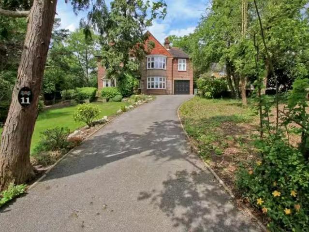 Cheap 2 BA 4 bedroom detached house for rent in Wieland Road.