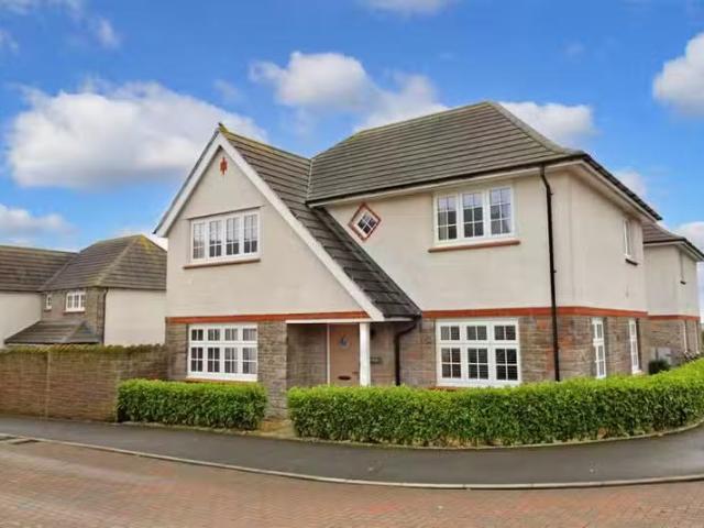 Just in! 2 BA 4 bedroom detached house for rent in 63 Heol Cae.