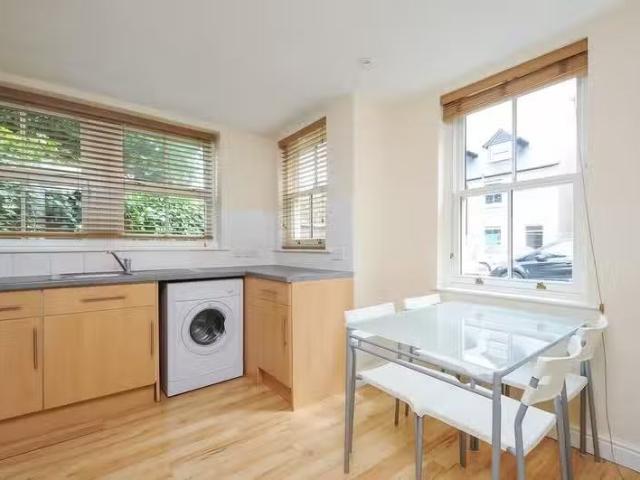 Deal! 2 BA 4 bedroom end of terrace house for rent in Malta Ro.
