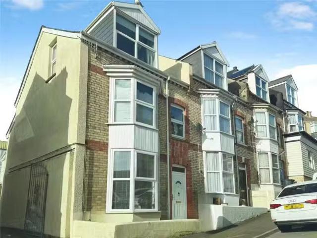 Charming 2 BA 4 bedroom end of terrace house for rent in Burro.