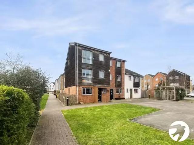 Charming 2 BA 4 bedroom end of terrace house for rent in Lady.