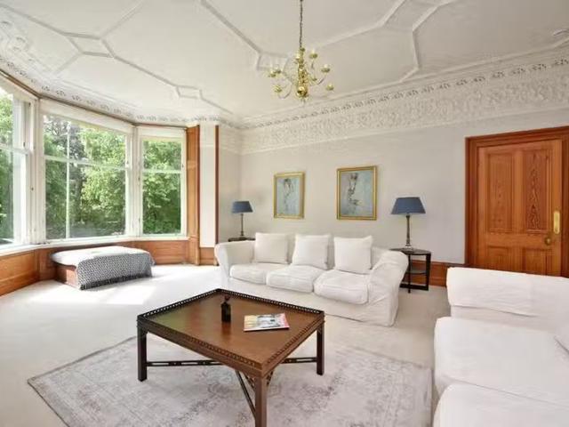 Rental! 2 BA 4 bedroom flat for rent in Forest Road, Aberdeen.
