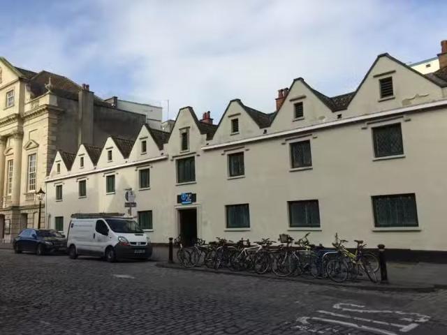 Cozy 2 BA 4 bedroom flat for rent in King Street, Bristol, BS1