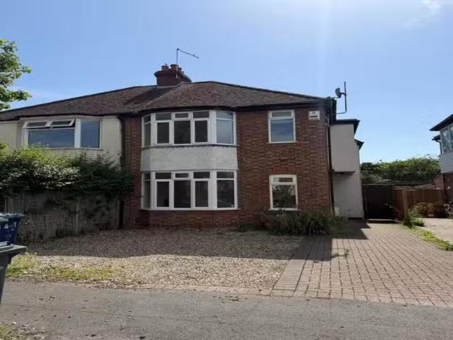 Nice 2 BA 4 bedroom house for rent in Lovell Road, Cambridge.