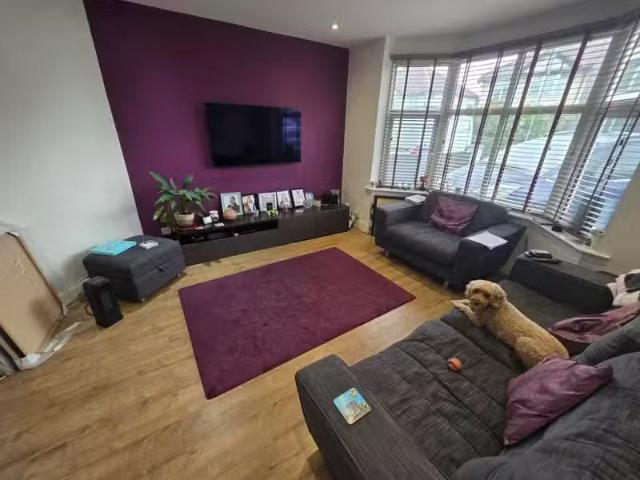 Charming 2 BA 4 bedroom semi detached house for rent in Charis.