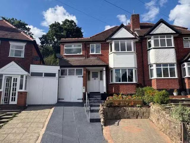 For Rent! 2 BA 4 bedroom semi detached house for rent in Batte.