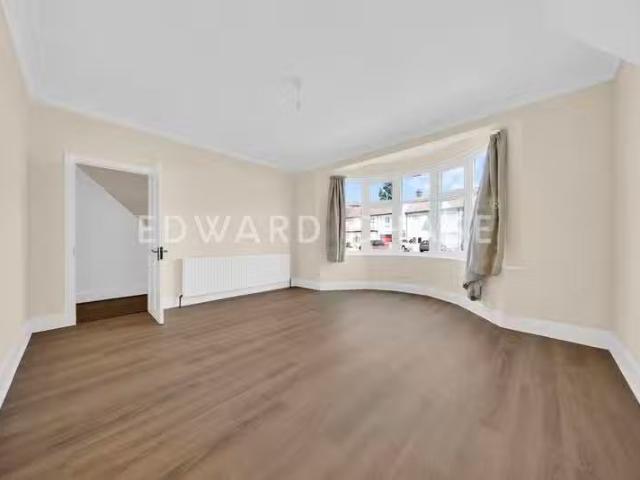 Cheap 2 BA 4 bedroom semi detached house for rent in Beehive L.