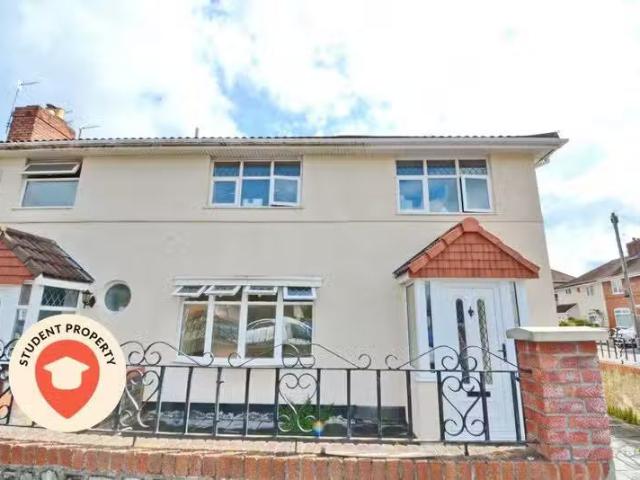Nice 2 BA 4 bedroom semi detached house for rent in Duckmoor R.