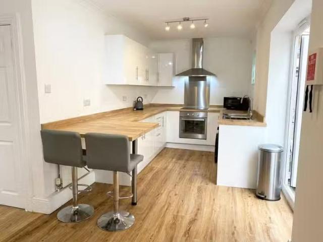 Nice 2 BA 4 bedroom semi detached house for rent in Lockleaze.