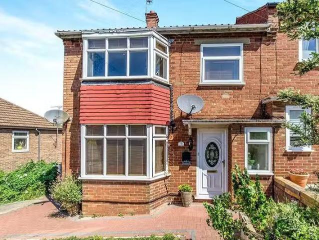 Charming 2 BA 4 bedroom Semi Detached House to rent, Fairlead.
