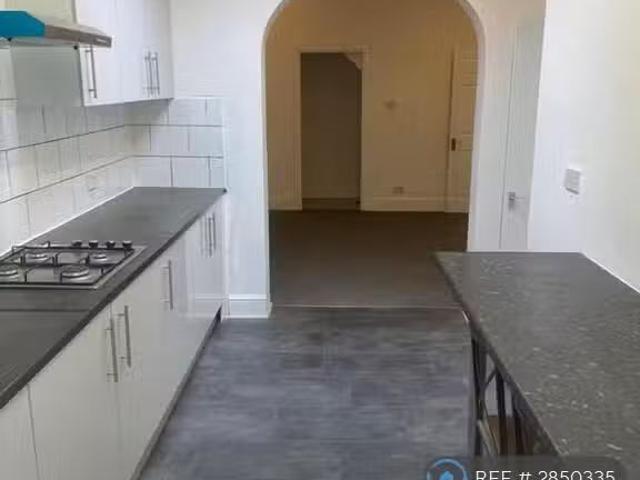 Cozy 2 BA 4 bedroom terraced house for rent in Foster Street.