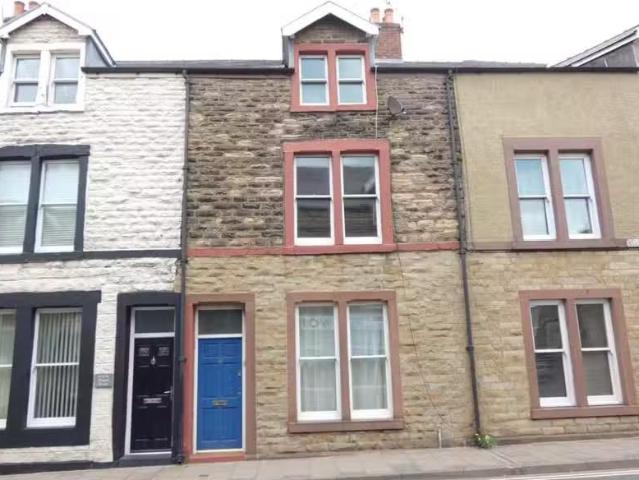Nice 2 BA 4 bedroom terraced house for rent in Station Road, W.