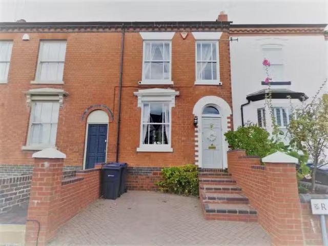 For Rent! 2 BA 4 bedroom town house for rent in Ravenhurst Roa.