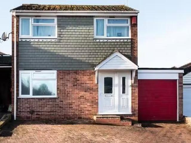 Nice 2 BA 5 bedroom detached house for rent in Burley Rise, Ke.