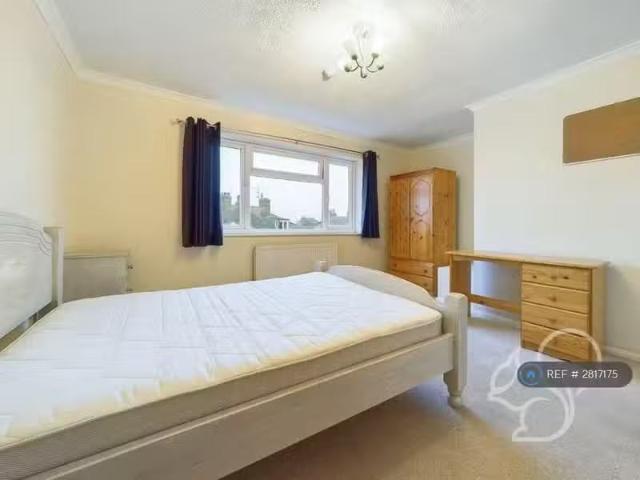 Nice 2 BA 5 bedroom end of terrace house for rent in De Vere L.