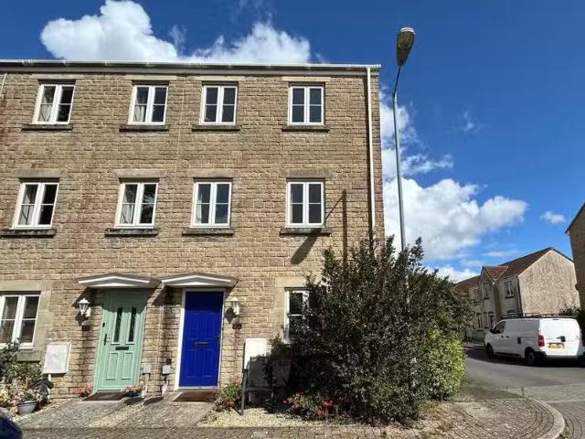 Deal! 2 BA 5 bedroom end of terrace house for rent in Kersey C.